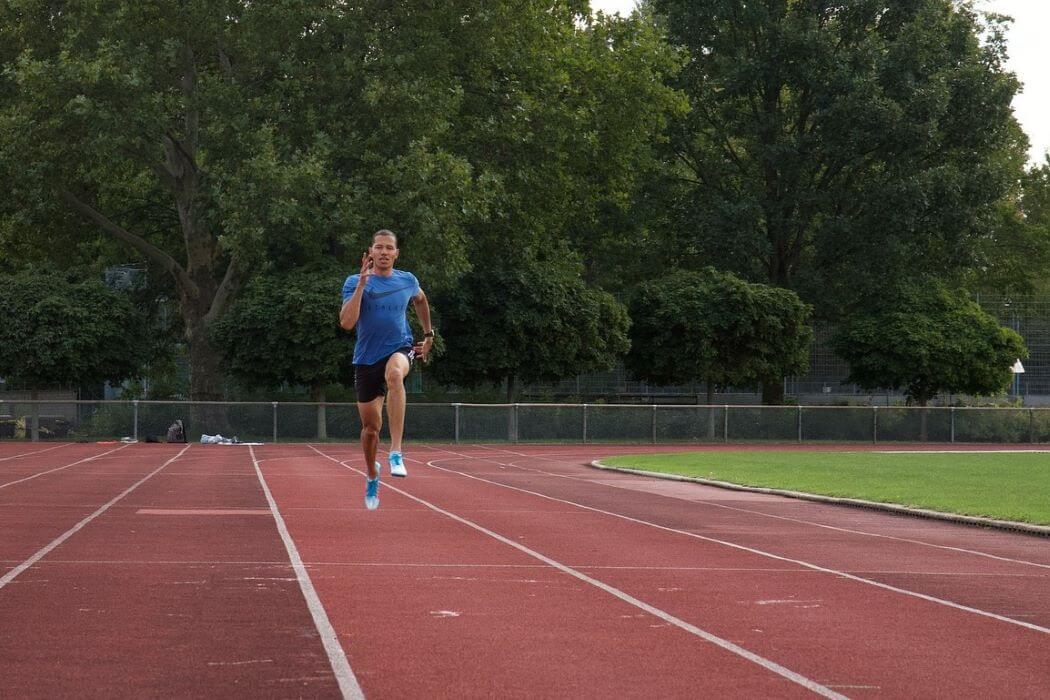 Comment courir plus vite en quelques semaines?